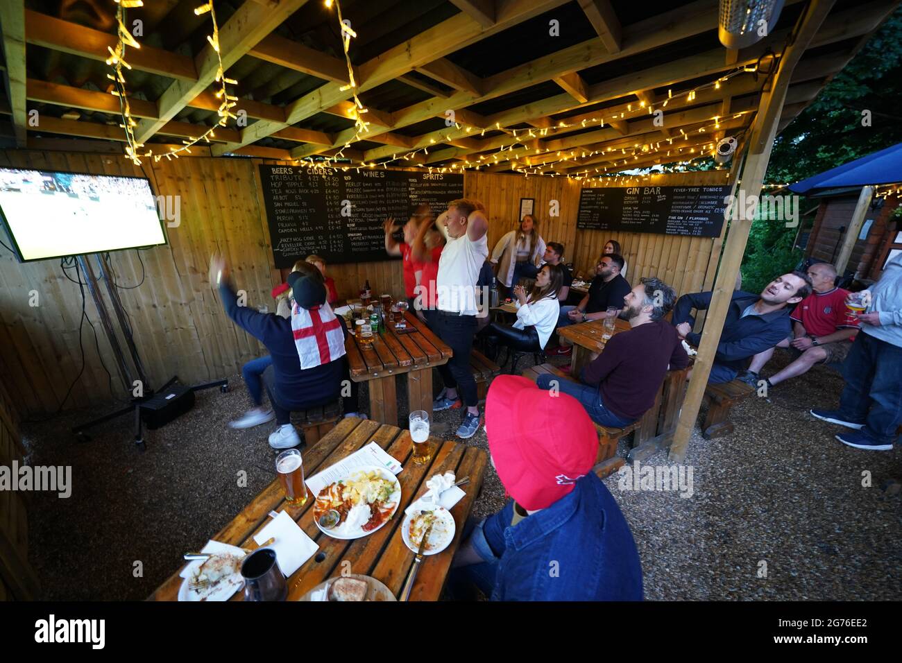 Olde Ship Inn High Resolution Stock Photography and Images - Alamy