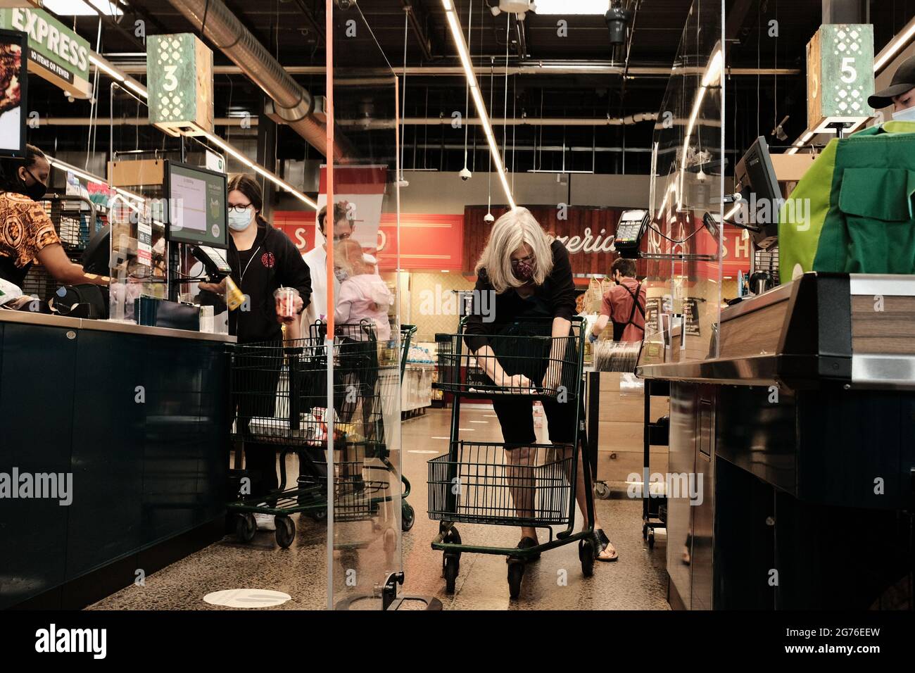 Cashier Queue High Resolution Stock Photography and Images - Alamy