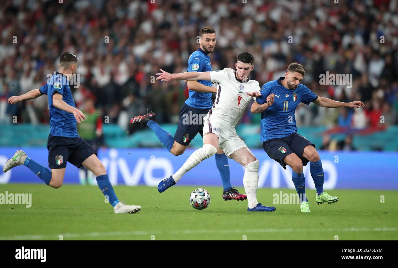 England's Declan Rice (centre) battles with Italy's Jorginho (left ...