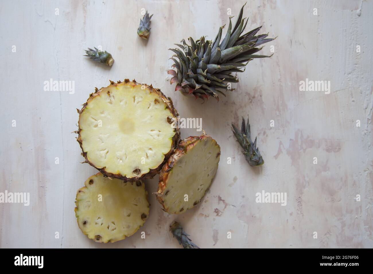 A top view of sliced half-circled pineapple Stock Photo - Alamy