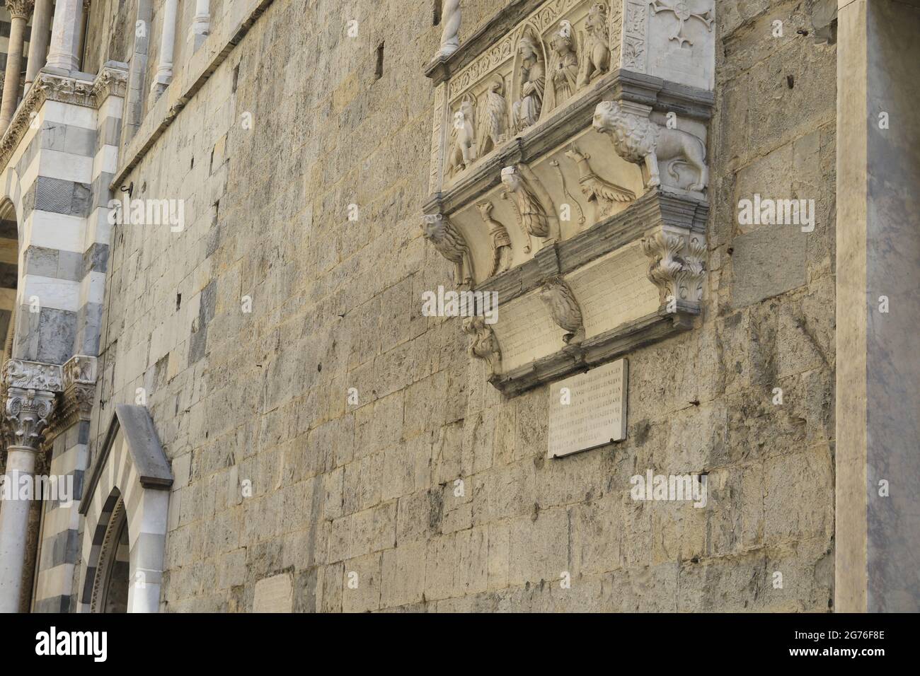 Vintage building designs hi-res stock photography and images - Alamy