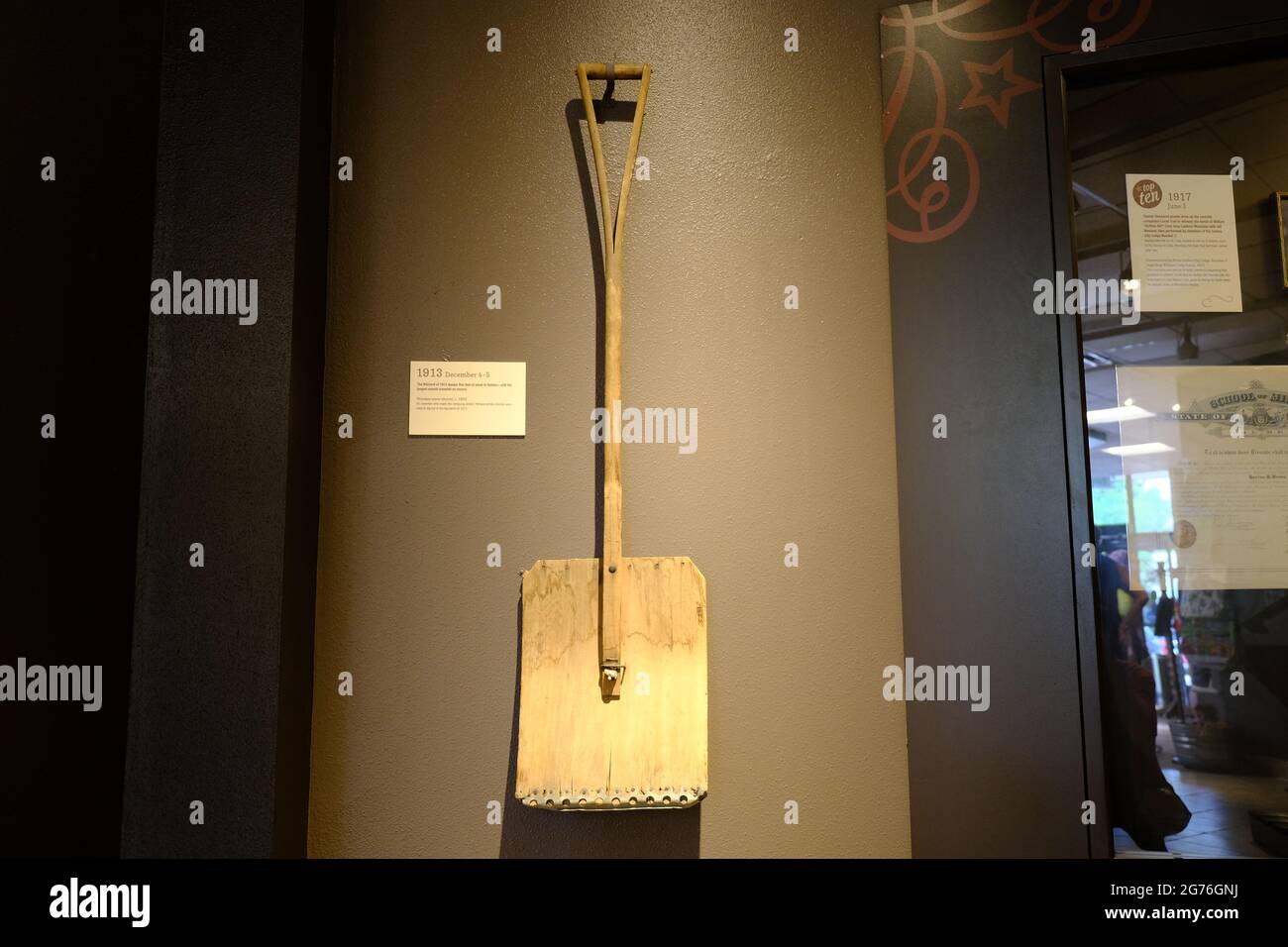 Old wooden shovel hi-res stock photography and images - Alamy