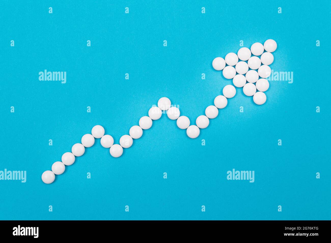 Arrow global hi-res stock photography and images - Alamy