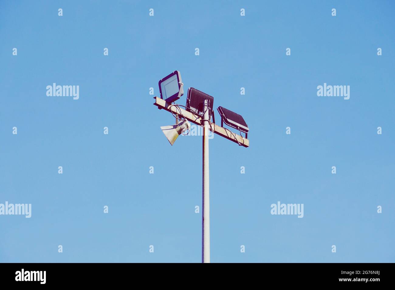 A tall street light in a city Stock Photo - Alamy