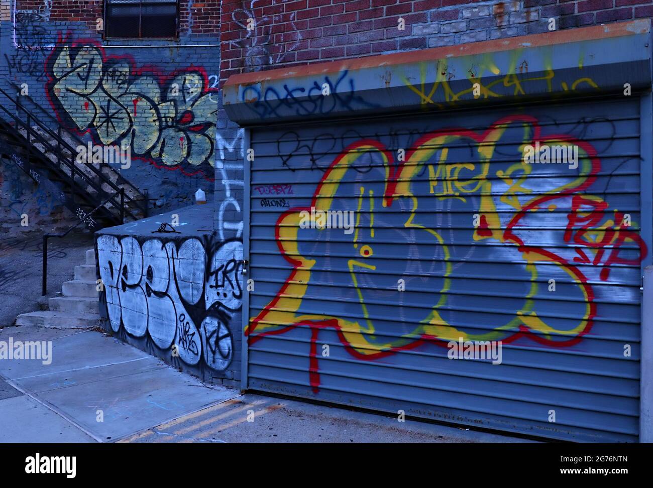 Graffiti on gate and walls of warehouse Stock Photo - Alamy