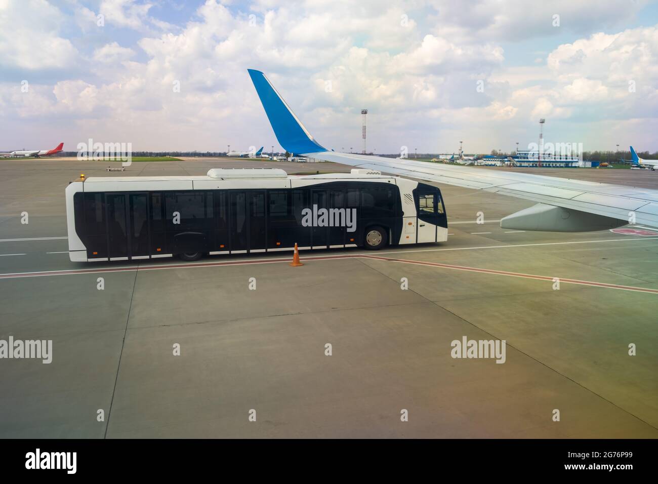 Airplane wing and special bus for moving passengers from aircraft to ...
