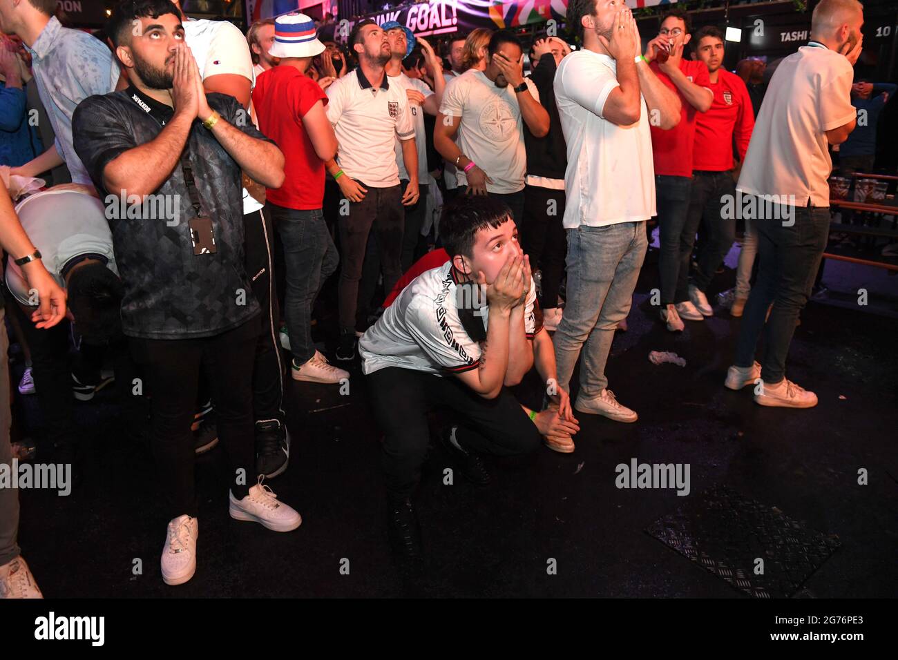 England fans lose euro 2020 hi-res stock photography and images - Alamy