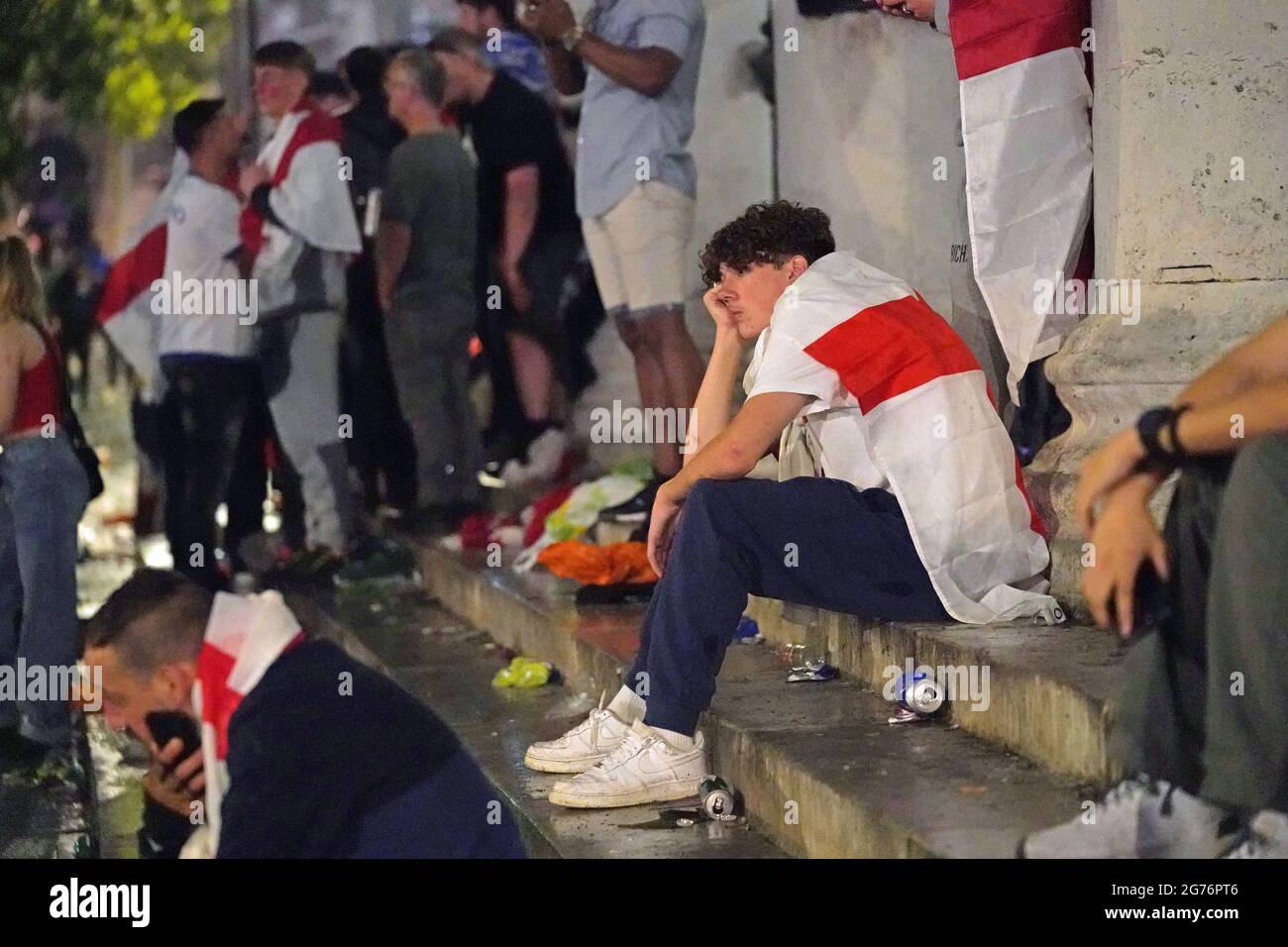 England euro 2020 final dejected hi-res stock photography and images ...