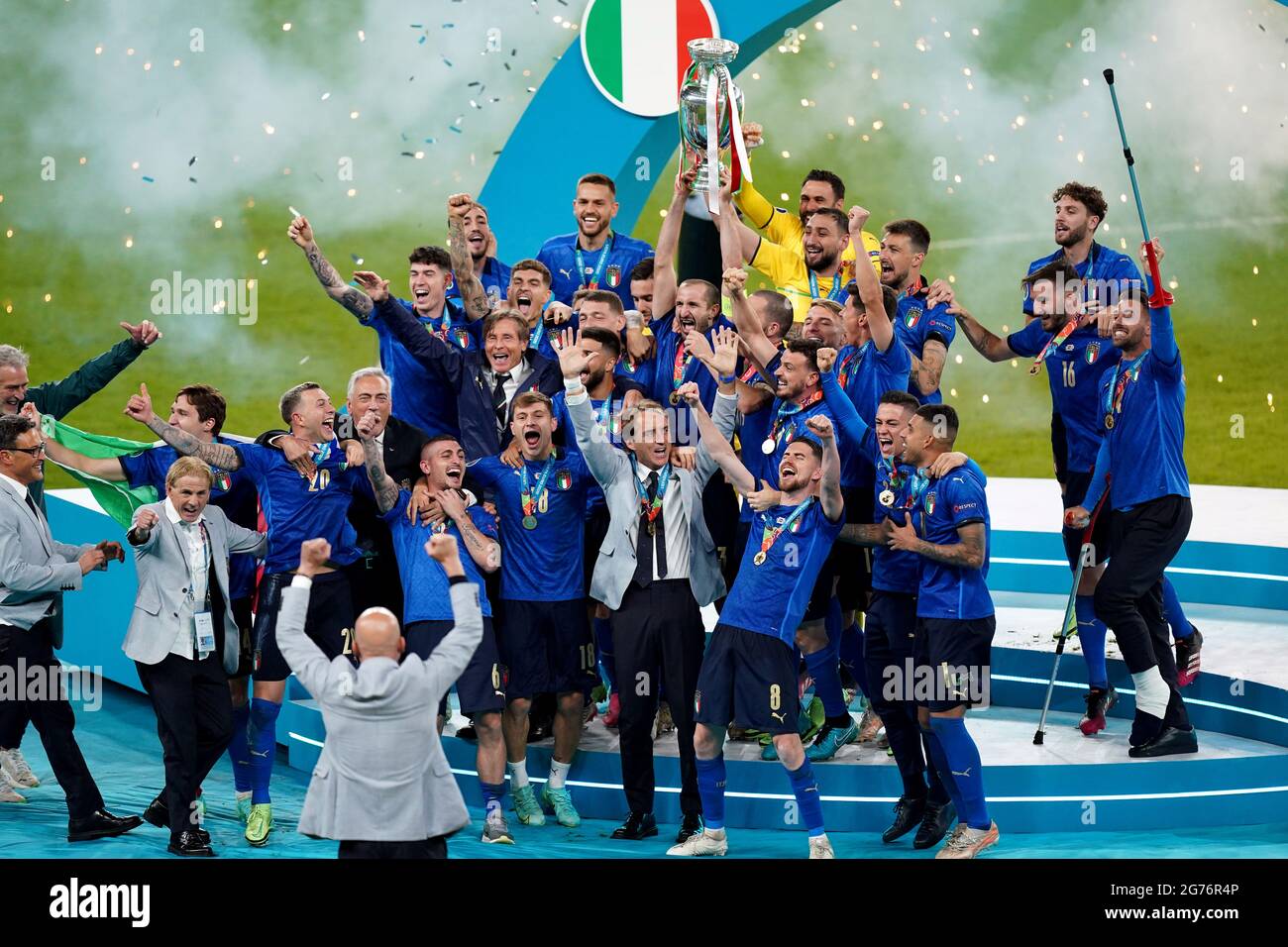 Euros 2021 trophy hi-res stock photography and images - Alamy
