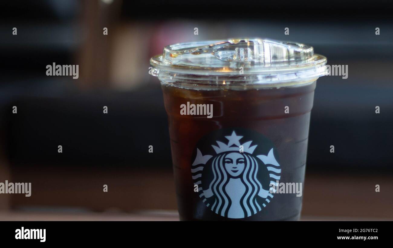 Cold brew coffee with the Starbucks logo on it, isolated cold brew ...