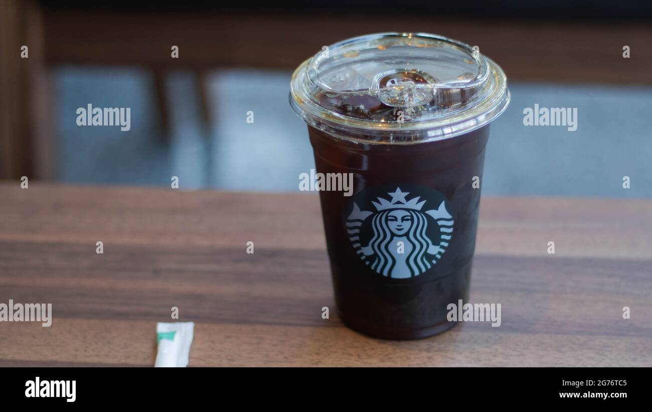 Cold brew coffee with the Starbucks logo on it, isolated cold brew ...