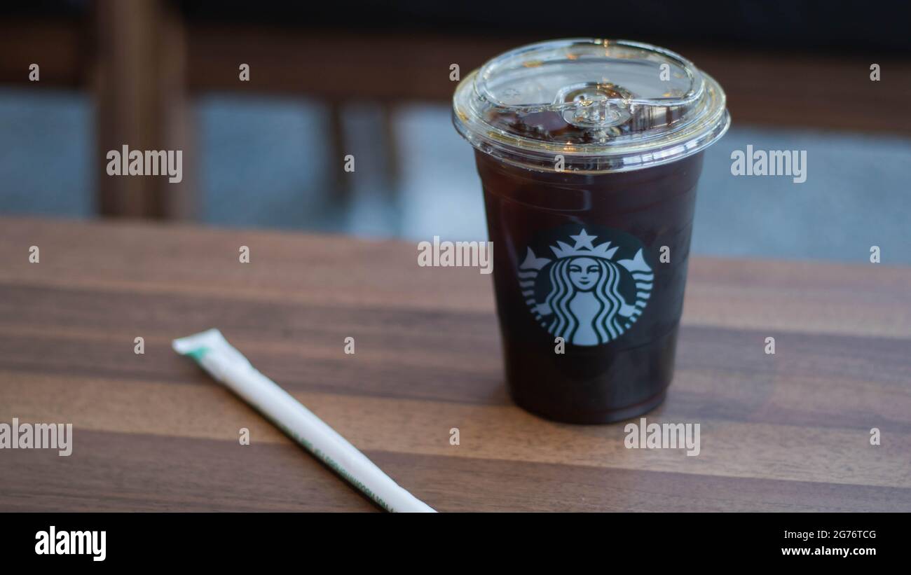 Cold brew coffee with the Starbucks logo on it, isolated cold brew ...