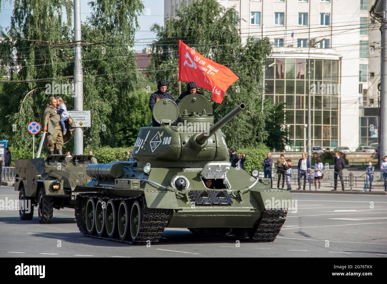Russian tank column hi-res stock photography and images - Alamy