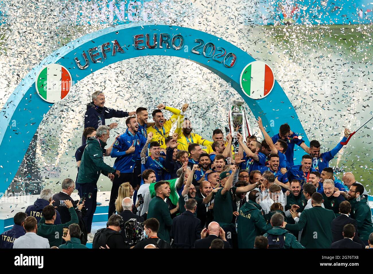 Italy european trophy wembley hi-res stock photography and images - Alamy