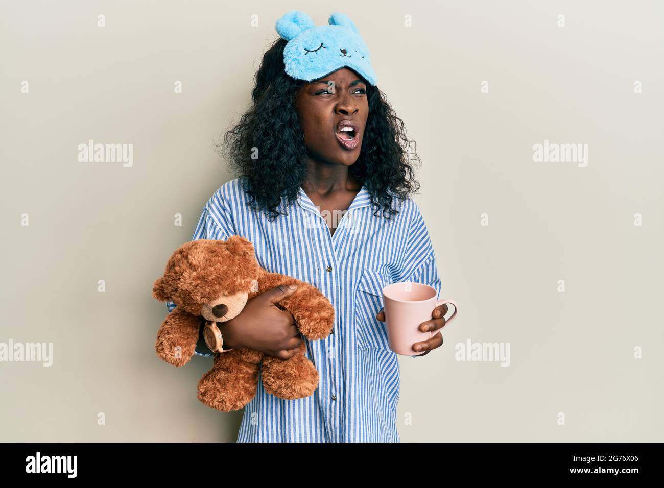 Enraged bear hi-res stock photography and images - Alamy