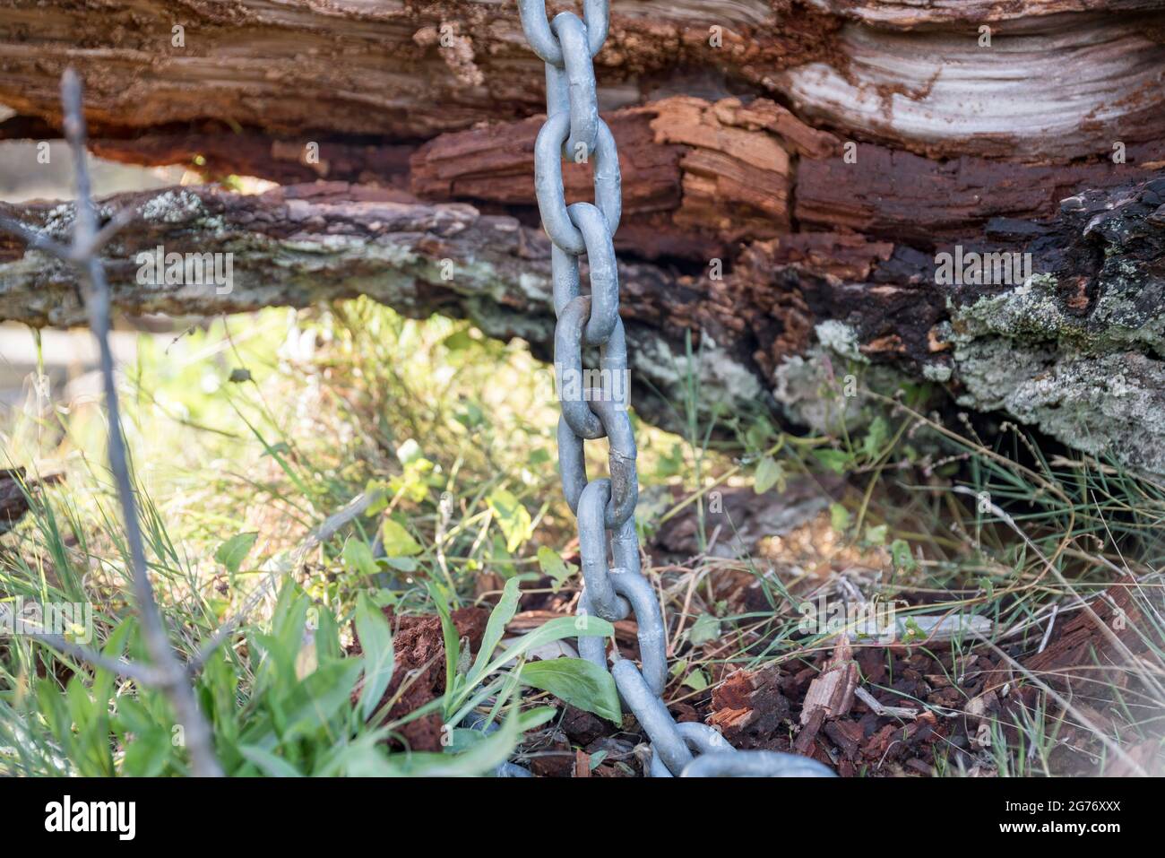 Selective focus of a vertically hanging metal chain Stock Photo - Alamy