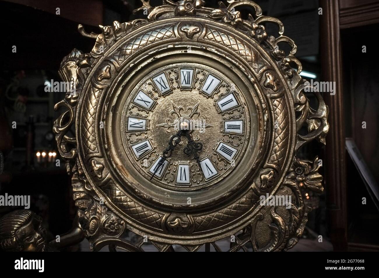Fireplace clock hi-res stock photography and images - Alamy