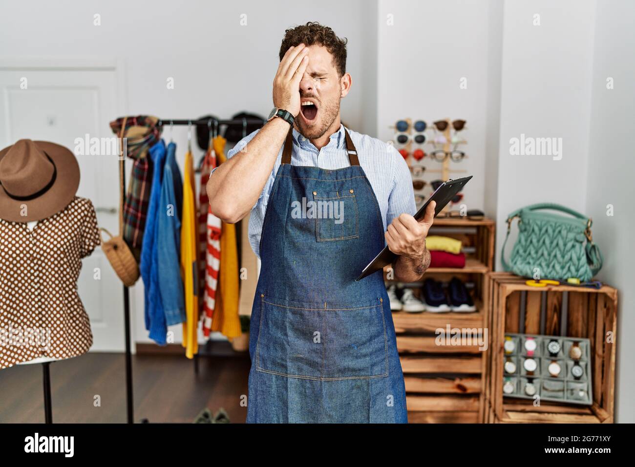 Bored shop assistant hi-res stock photography and images - Alamy
