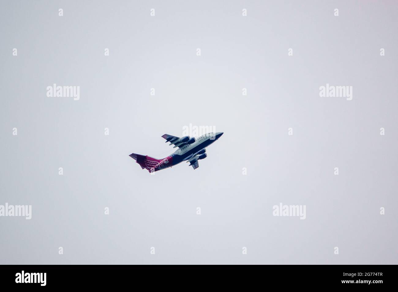 Pilot wings hi-res stock photography and images - Alamy