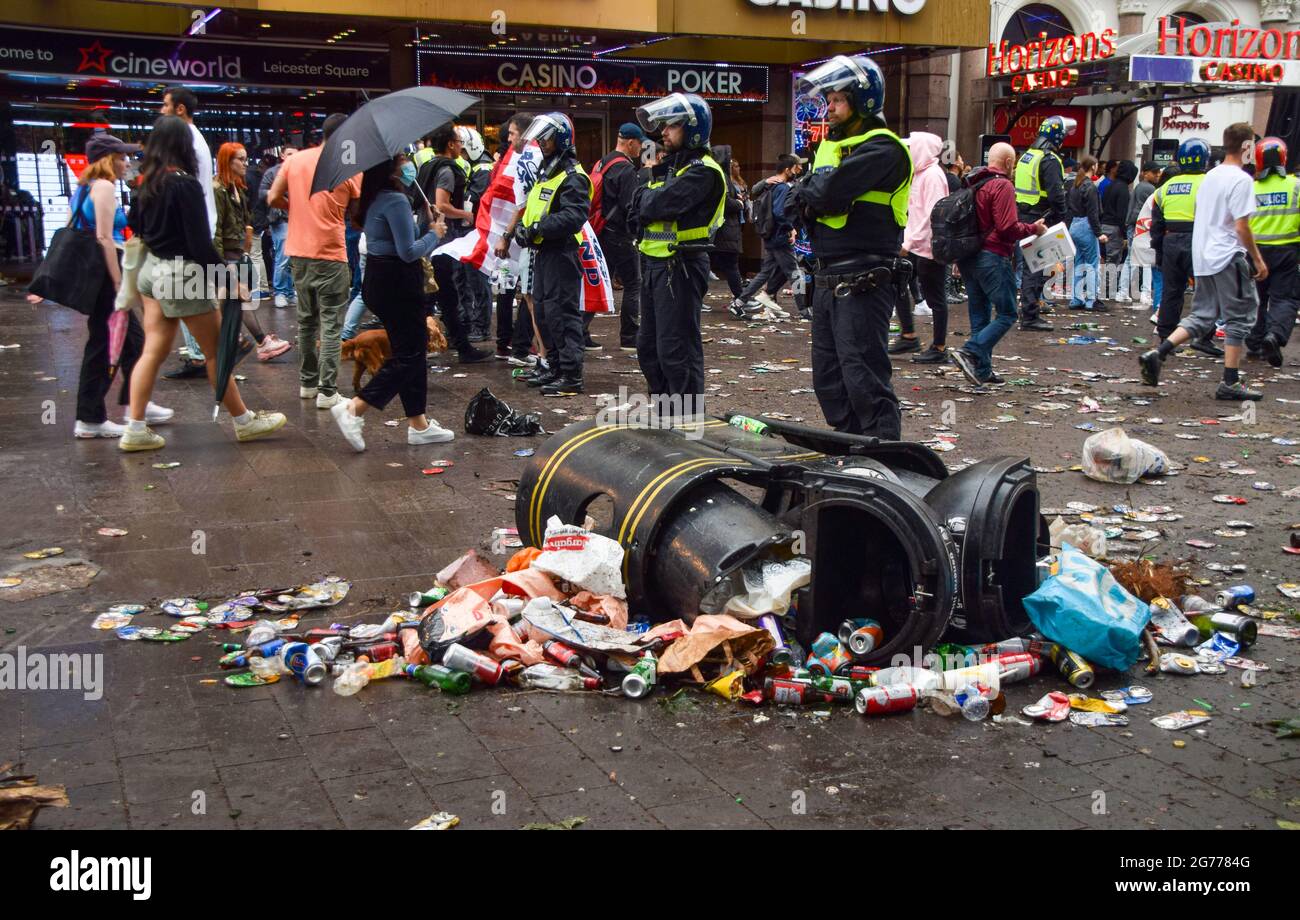 London, UK. 11th July, 2021. Riot police observe unruly England ...