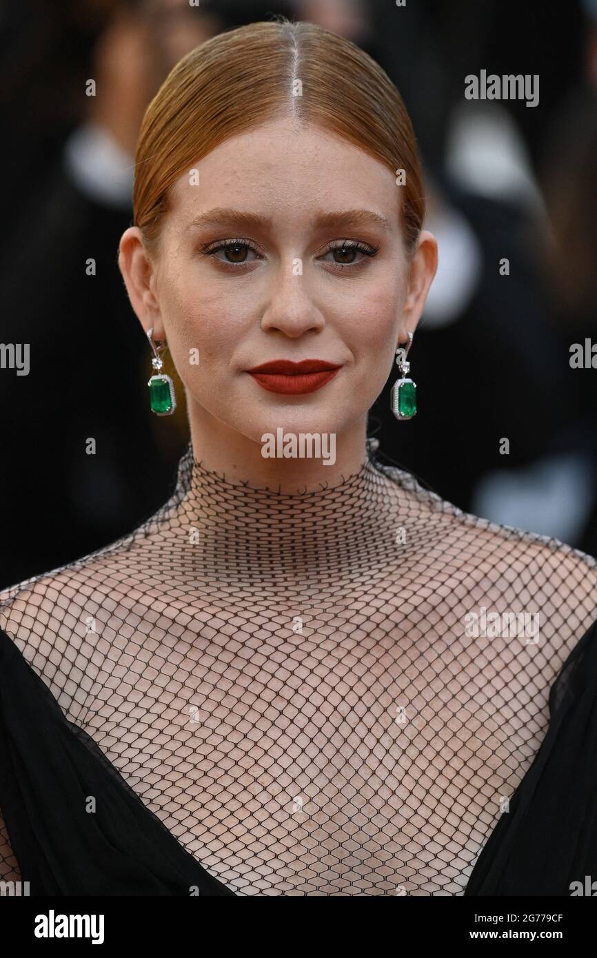 Marina Ruy Barbosa attending the premiere of the movie Tre Piani during ...