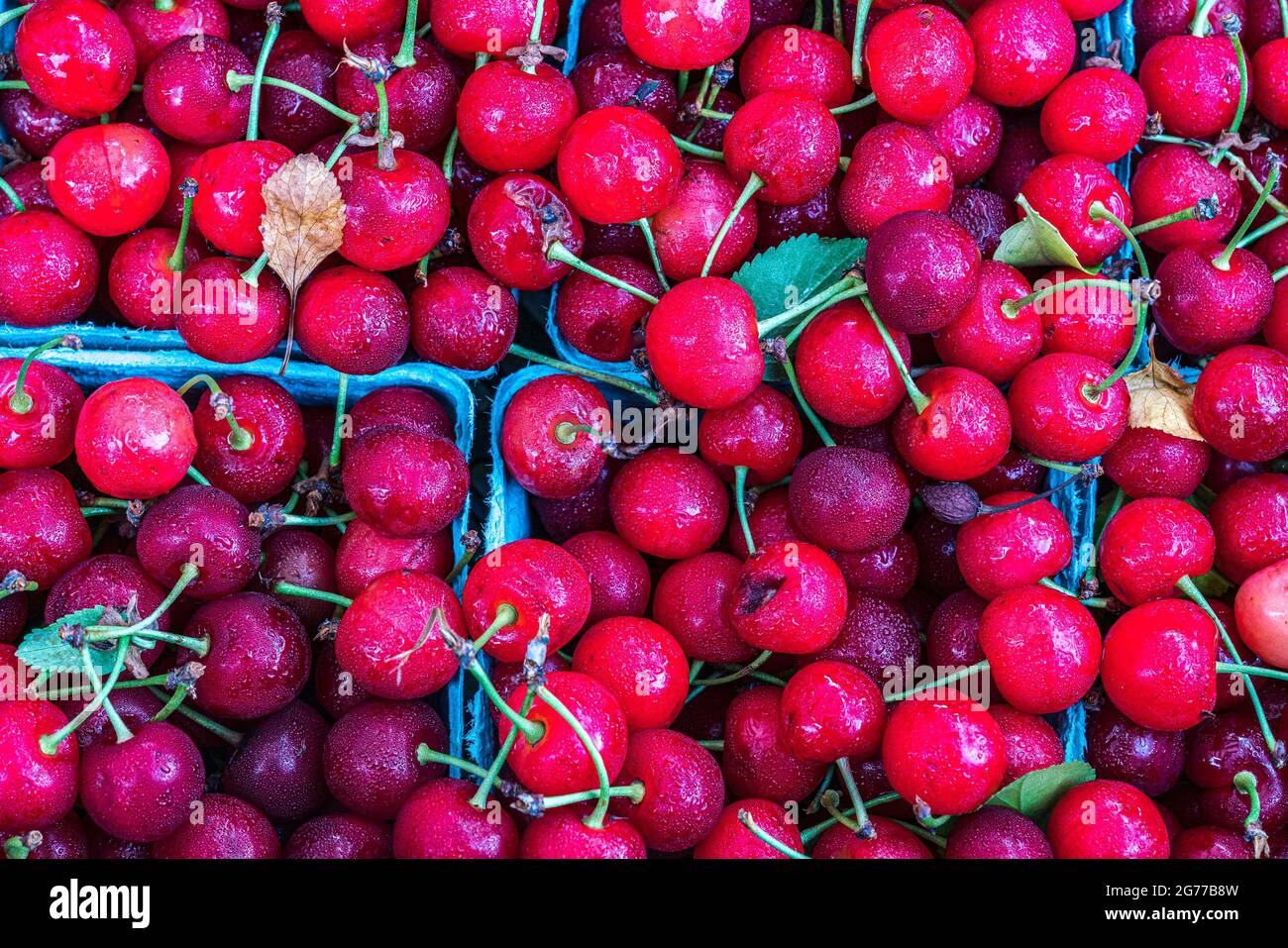 Cherry market stand hi-res stock photography and images - Alamy