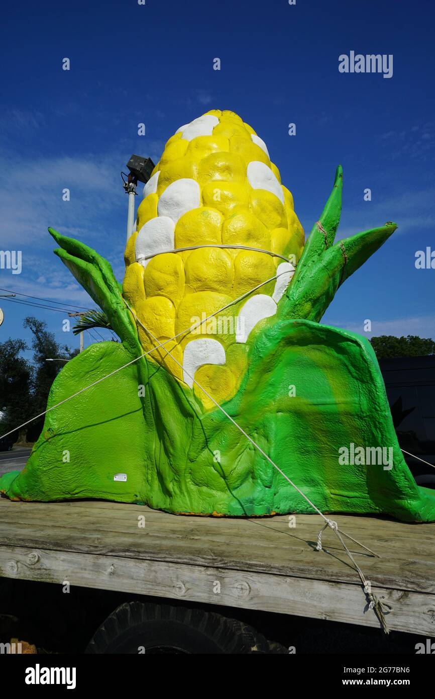 Giant corn statue hi-res stock photography and images - Alamy
