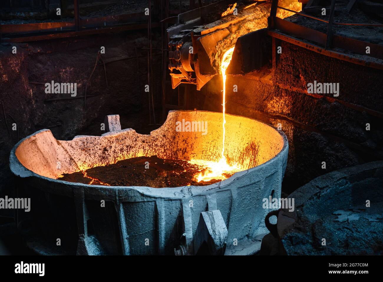 Molten metal ladle hi-res stock photography and images - Alamy