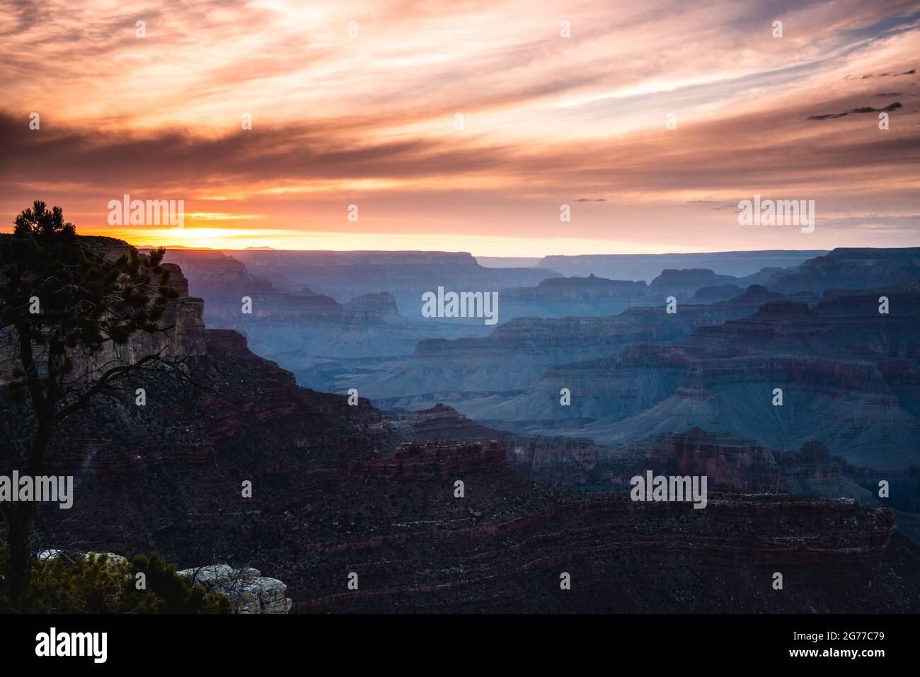 Beautiful sunset over colorado river hi-res stock photography and ...