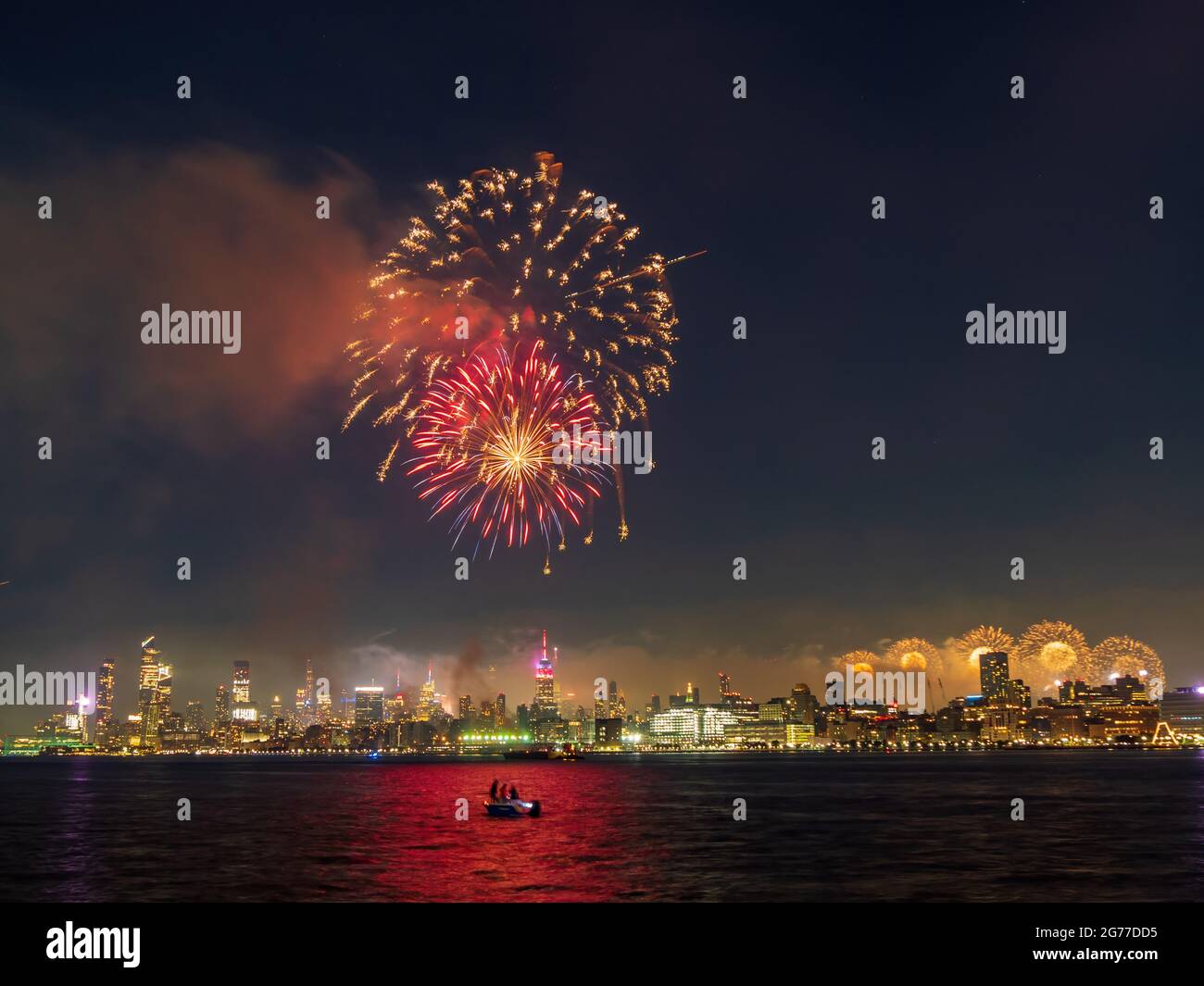 Fireworks celebration of July 4th with the famous Manhattan skyline at ...