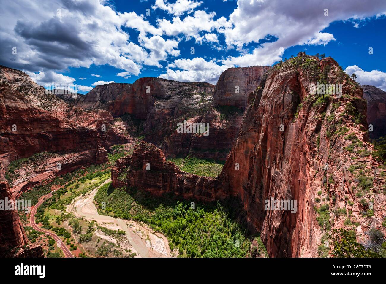 Angel landing narrow path in Zion Stock Photo - Alamy