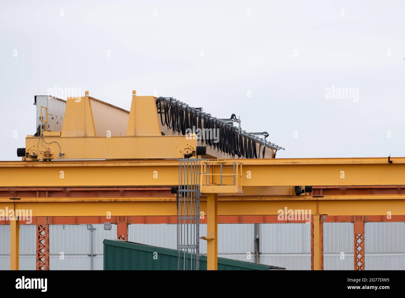 Overhead crane hi-res stock photography and images - Alamy