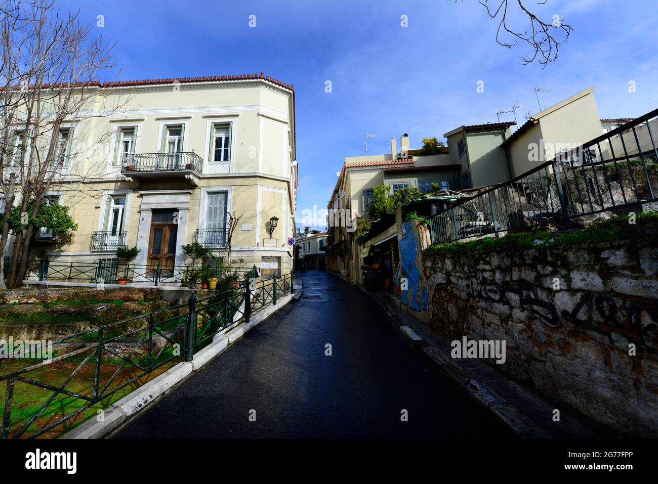 The Pl. Lysikratous and the Choragic monument of Lysicrates in Athens ...