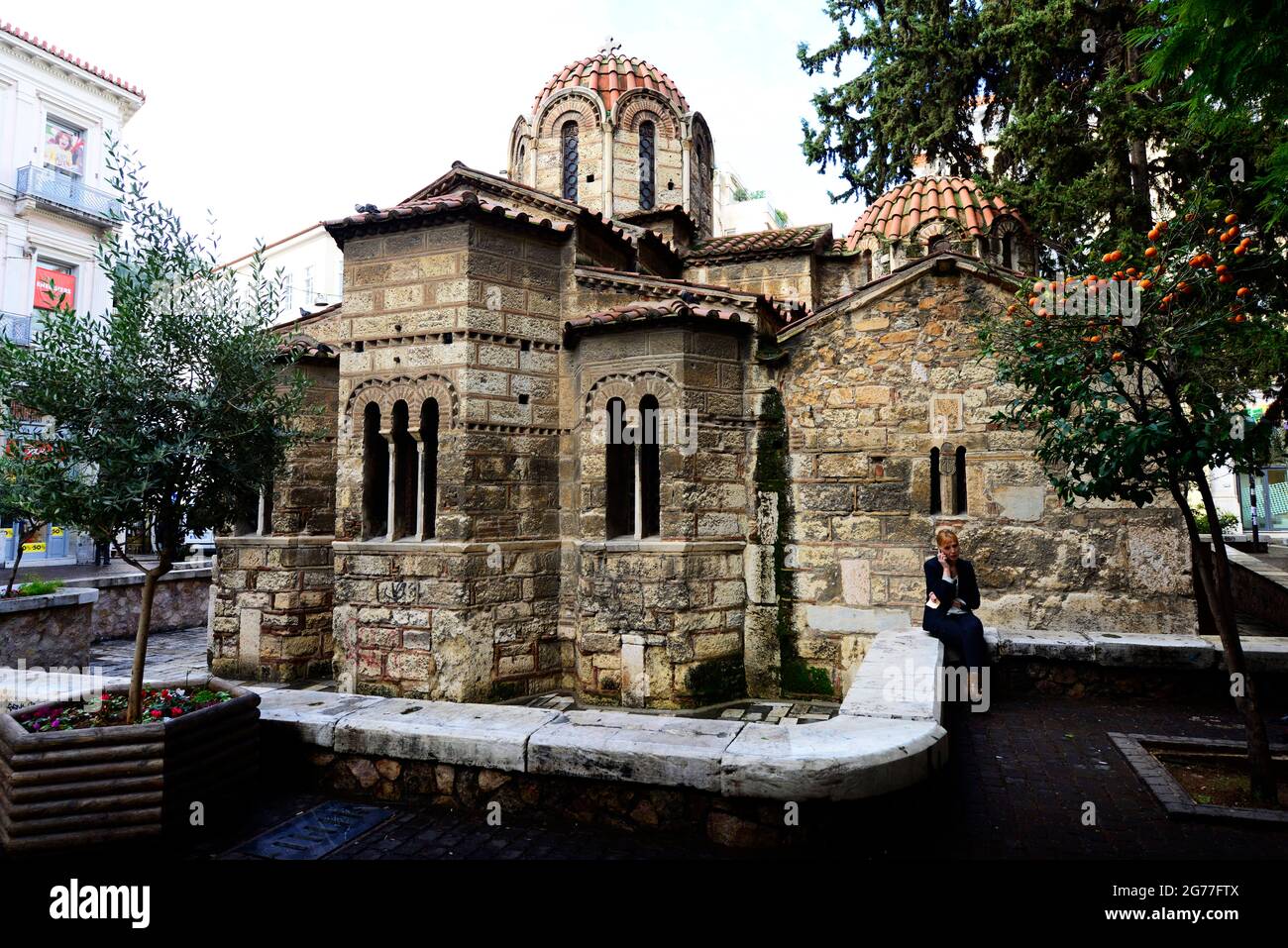 church of Panaghia Kapnikarea in Athen's city center Stock Photo - Alamy