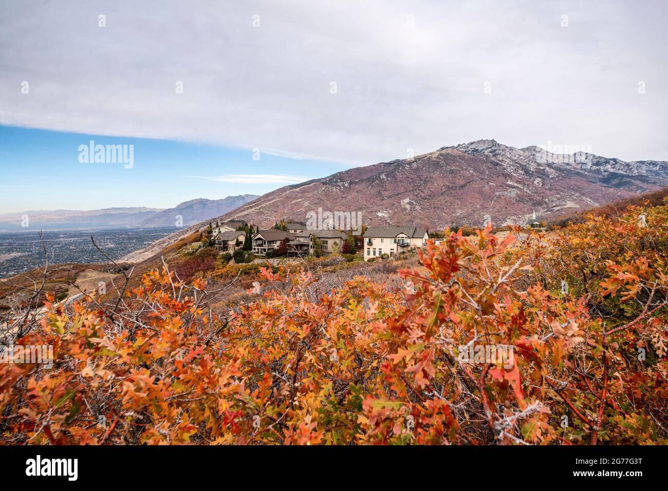 Large houses on top of a mountain against a hill at Draper, Utah Stock ...