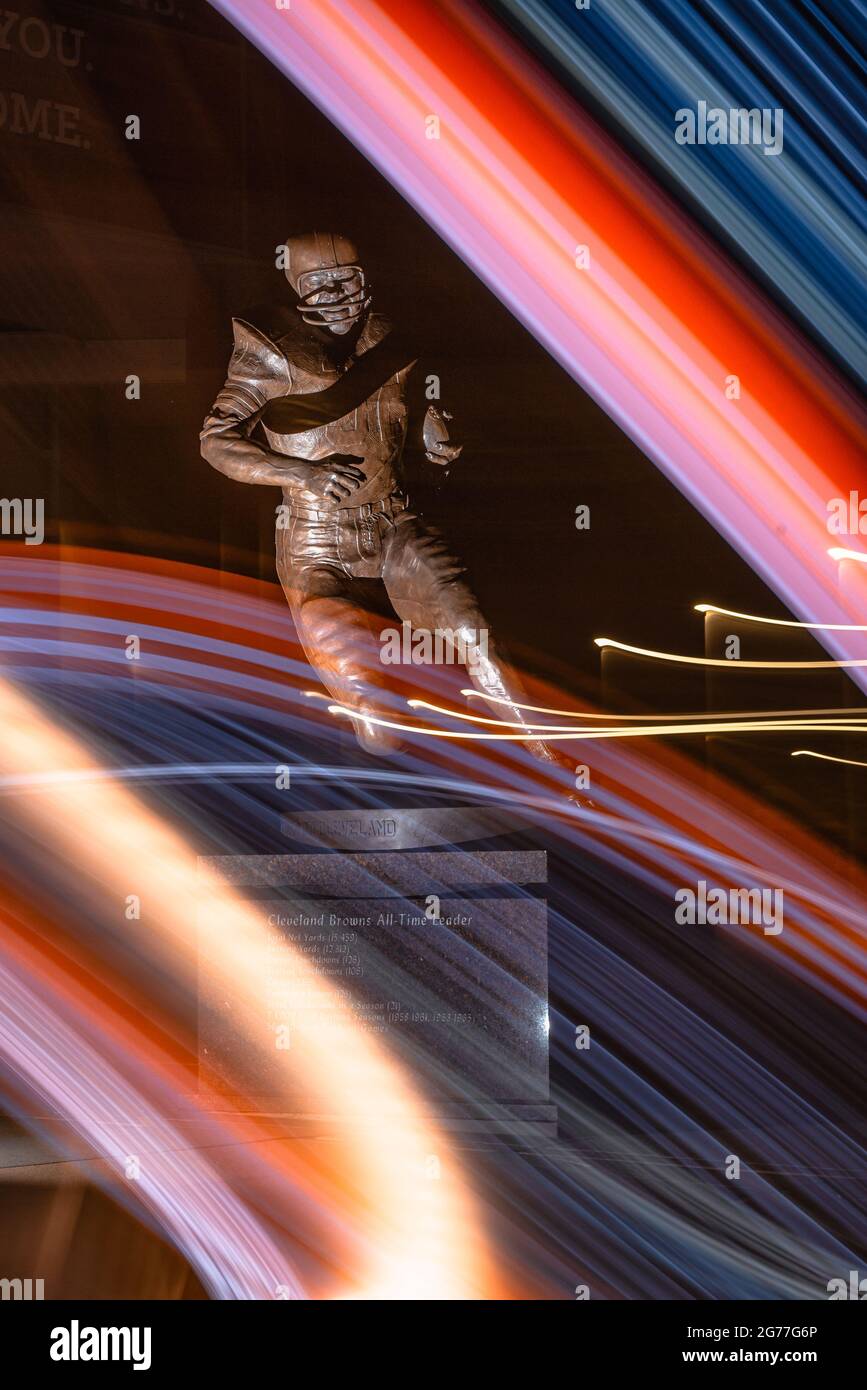 Jim brown statue hi-res stock photography and images - Alamy