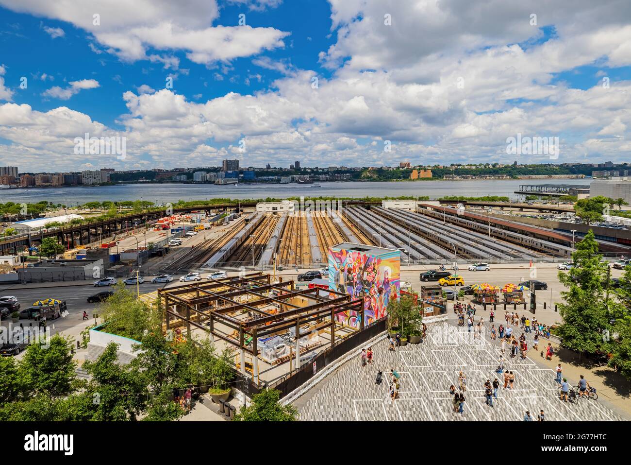 Hudson yards public square and gardens hi-res stock photography and ...