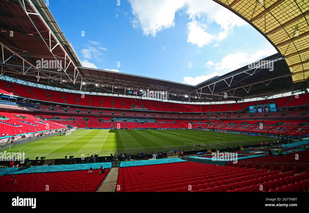WEMBLEY STADIUM, ARCH, ENGLAND V DENMARK, 2021 Stock Photo - Alamy