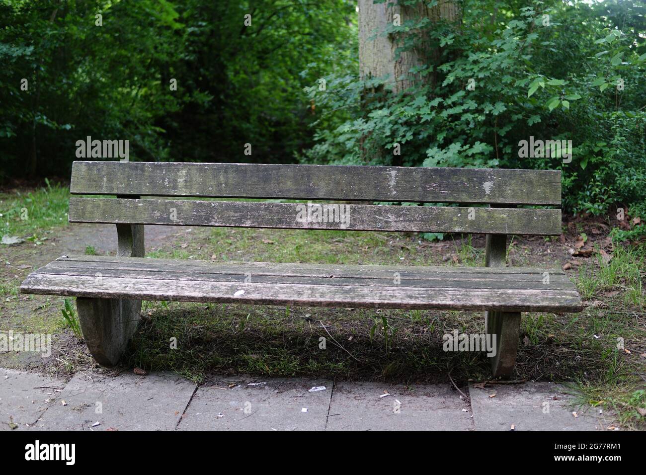 Old broken bench hi-res stock photography and images - Alamy