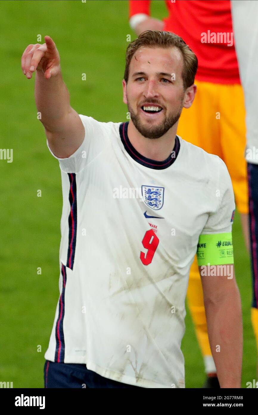 England kane celebrate hi-res stock photography and images - Alamy