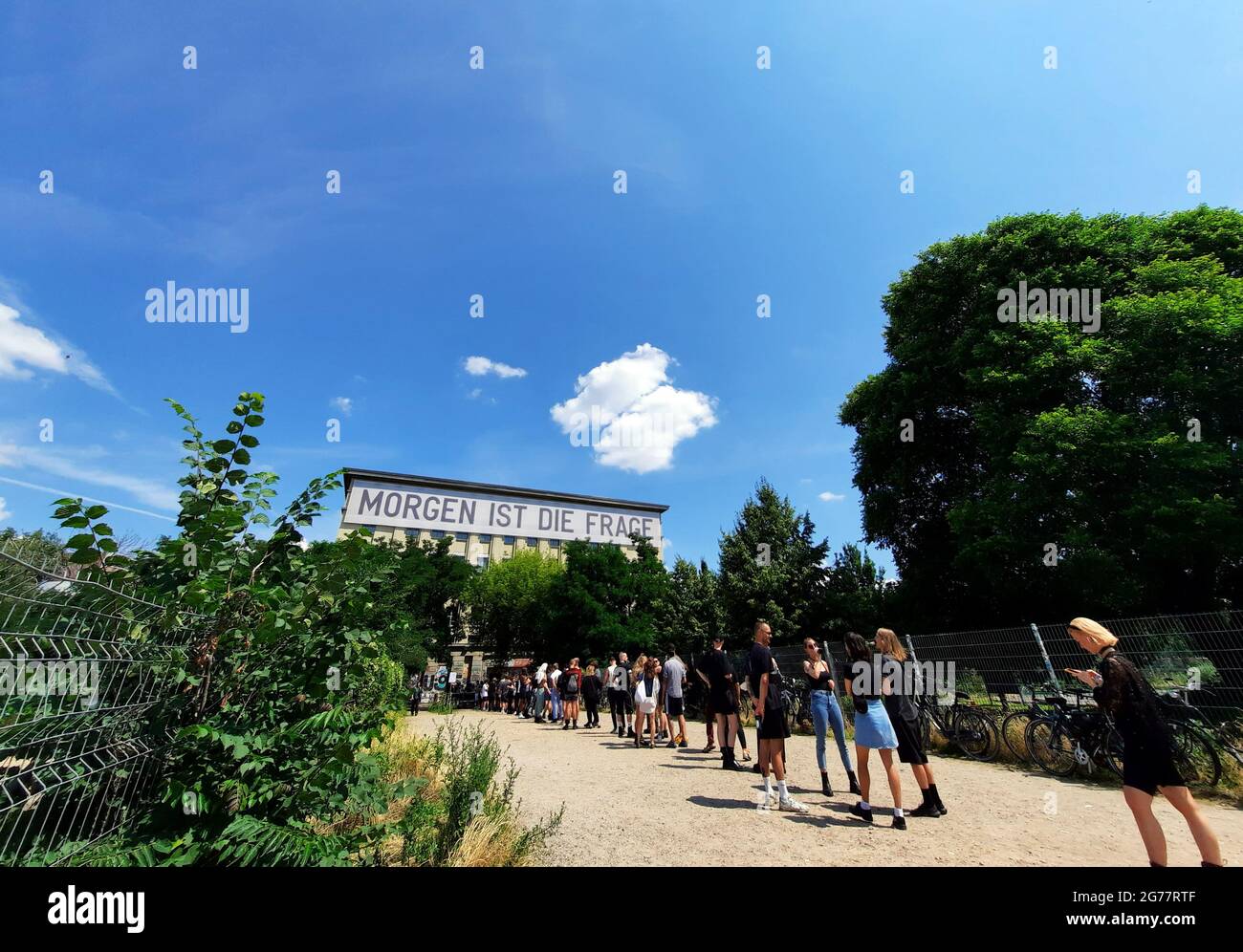 Berghain berlin clubbers hi-res stock photography and images - Alamy