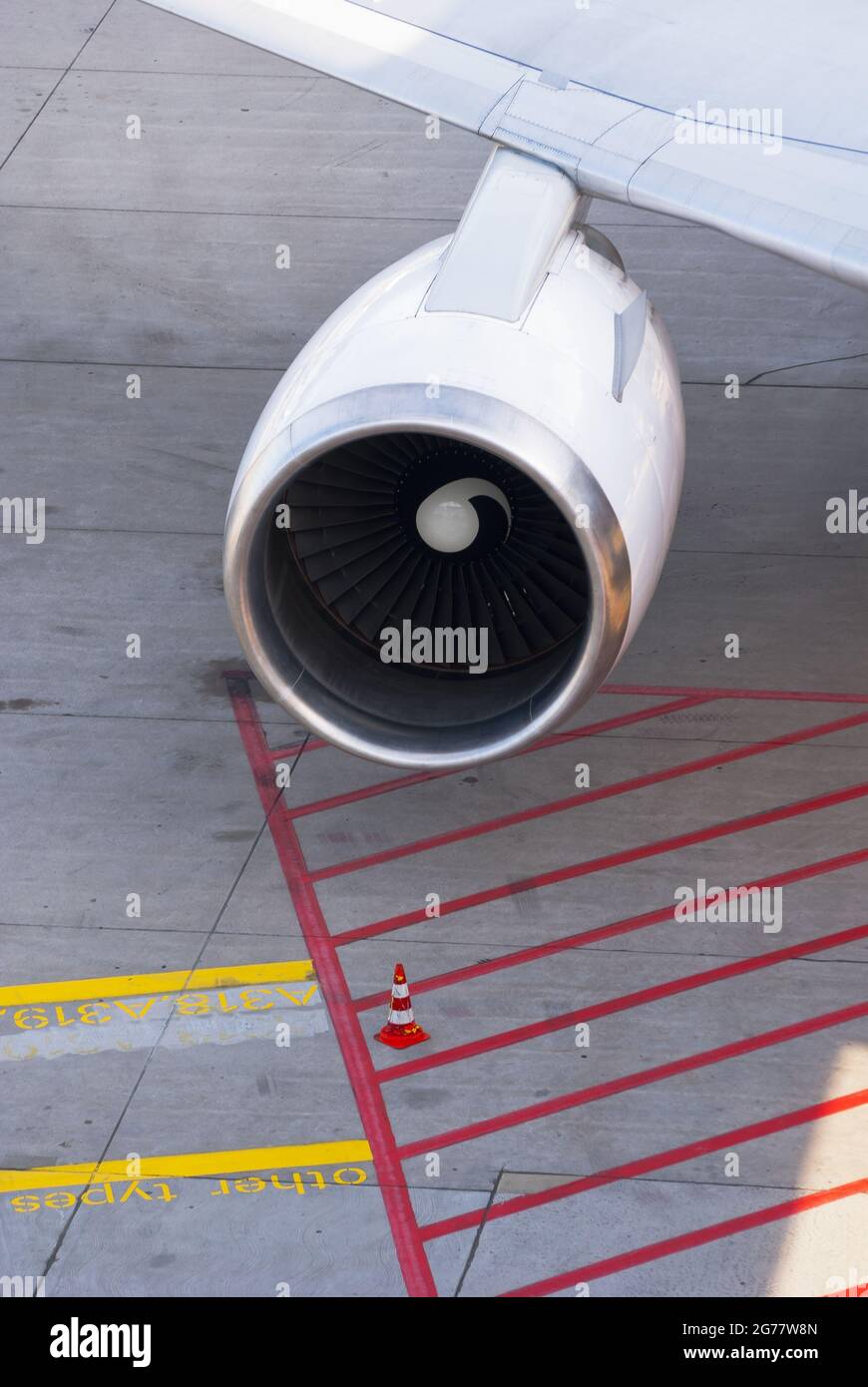 Vertical photo of aircraft engine at the airport Stock Photo - Alamy