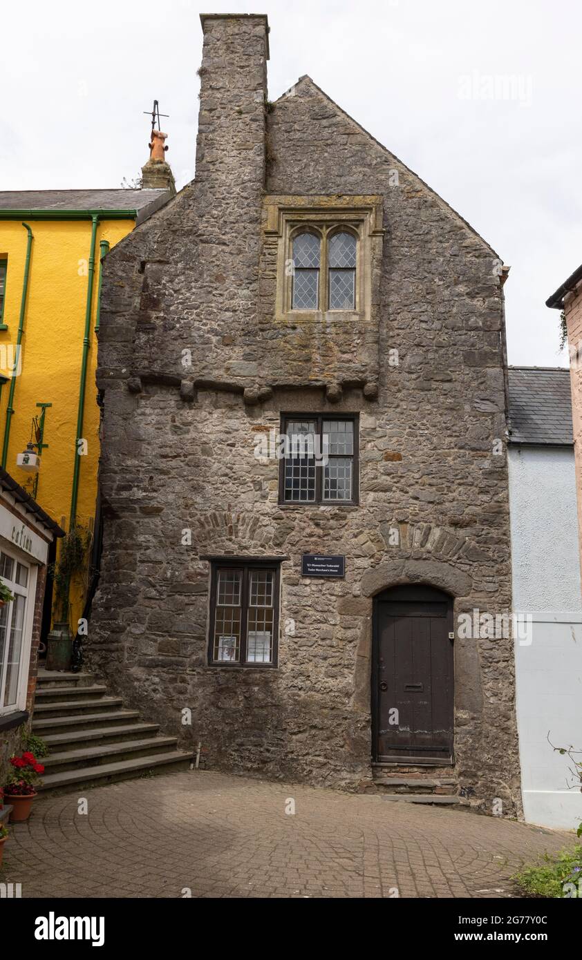 Tenby quay hill hi-res stock photography and images - Alamy