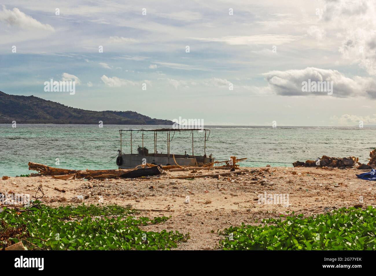 Canopy boat hi-res stock photography and images - Alamy