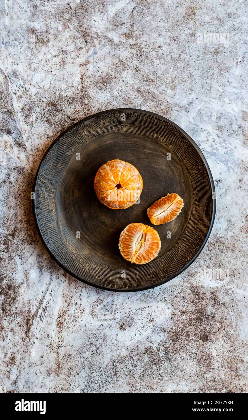 Peeled whole Mandarin Stock Photo - Alamy