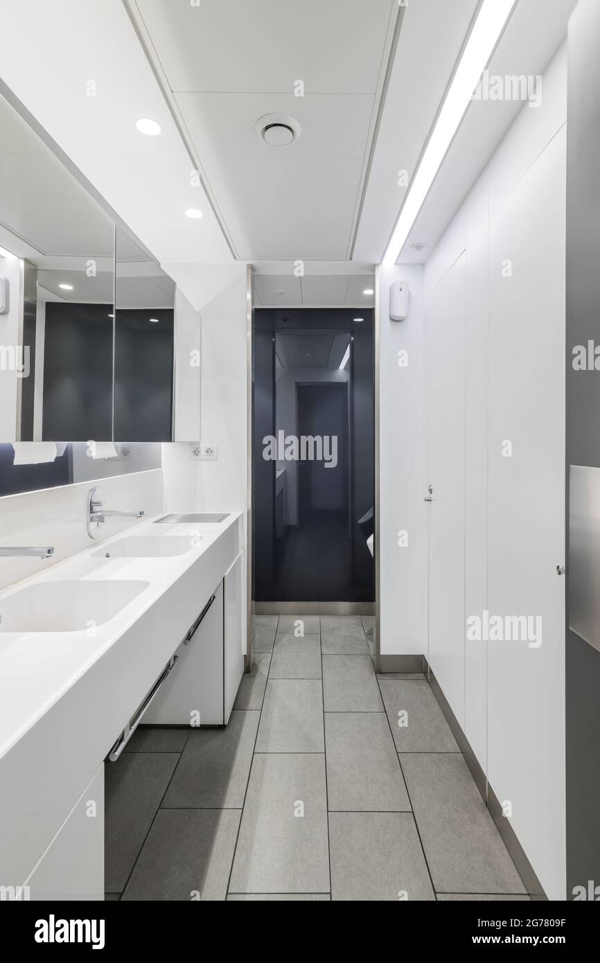 Oublic Large Bathroom Layouts Free Modern Bathroom Interior Image