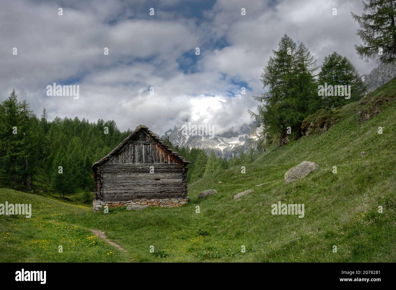 Lago di devoro hi-res stock photography and images - Alamy