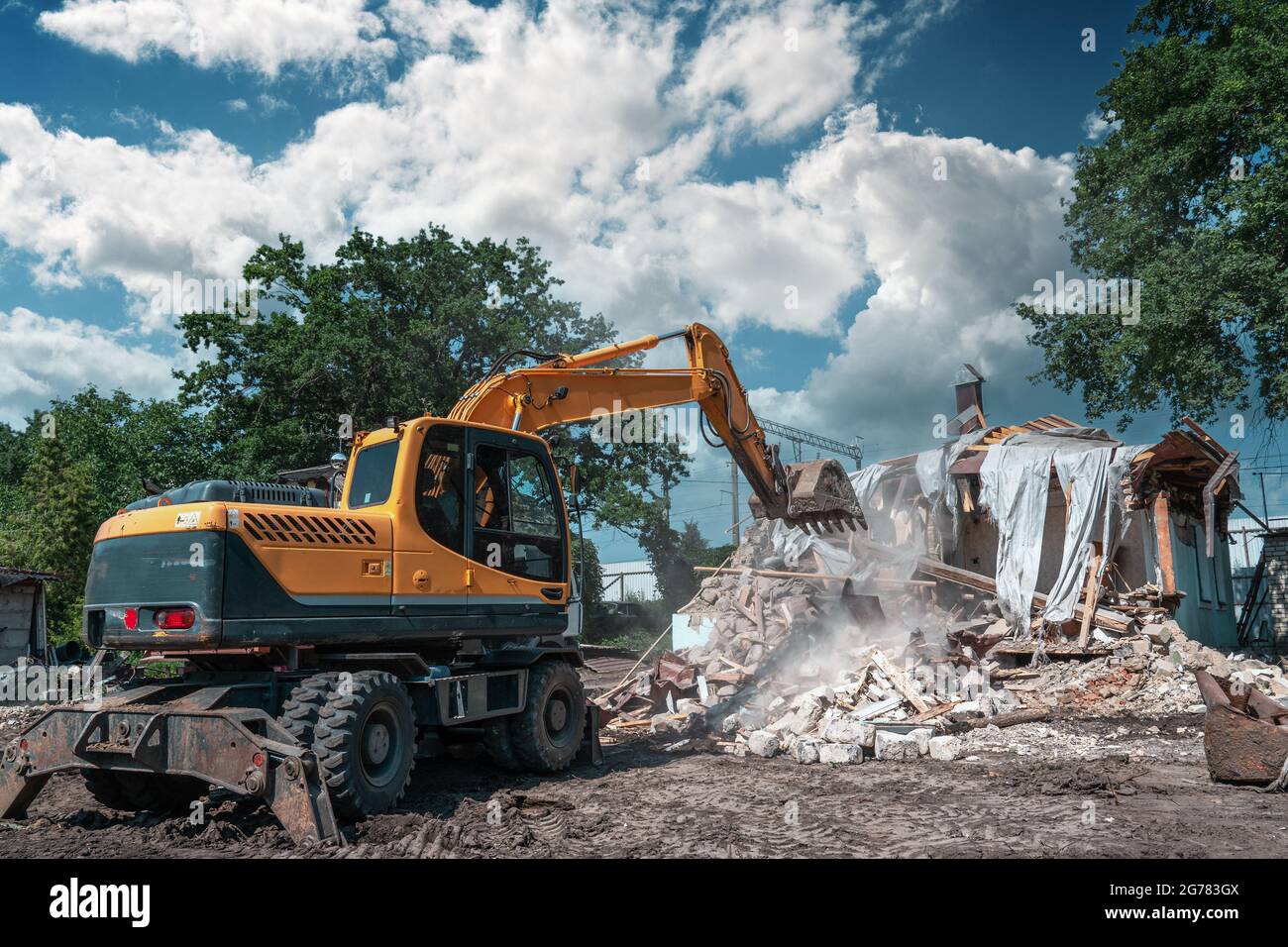 Demolition old house excavator hi-res stock photography and images - Alamy