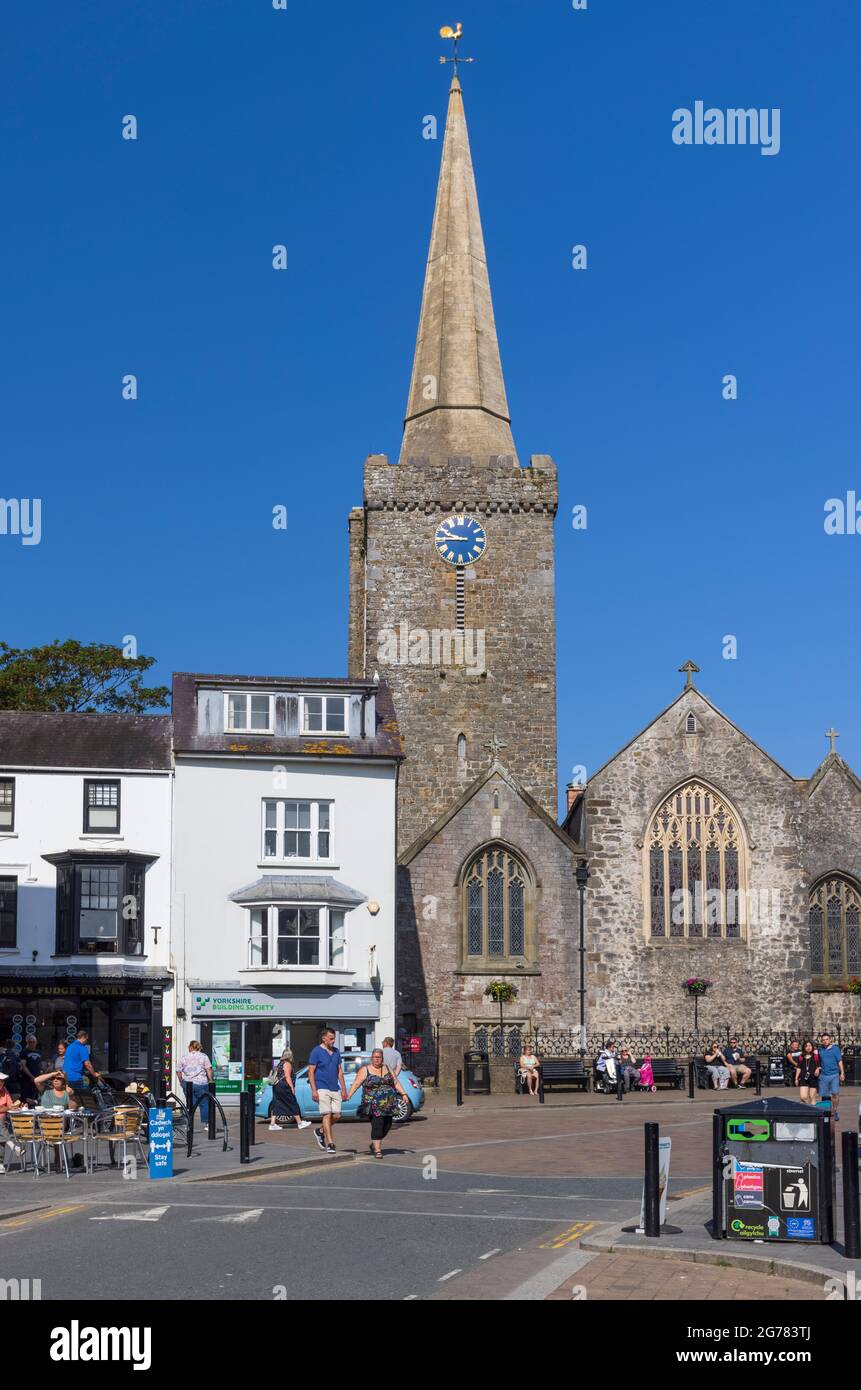 Tenby high street hi-res stock photography and images - Alamy