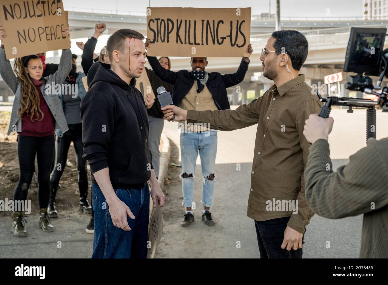 Young demonstrator holding signs hi-res stock photography and images ...